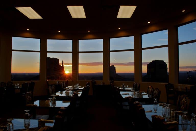 Dining - Monument Valley View
